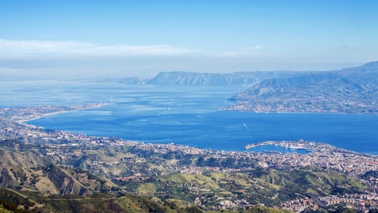 Guida alle più belle spiagge di Messina, dove il mare guarda le Eolie